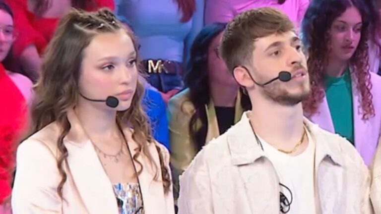Amici Sarah e Holden sono fidanzati in segreto? Il gesto VIDEO